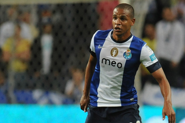 Official: Fernando joins Manchester City