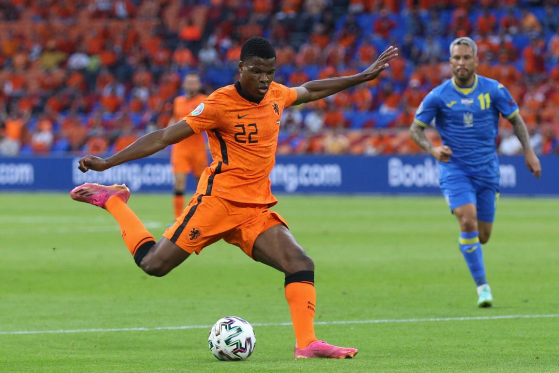 Photo - Inter Wingback Denzel Dumfries Training With The Dutch National ...