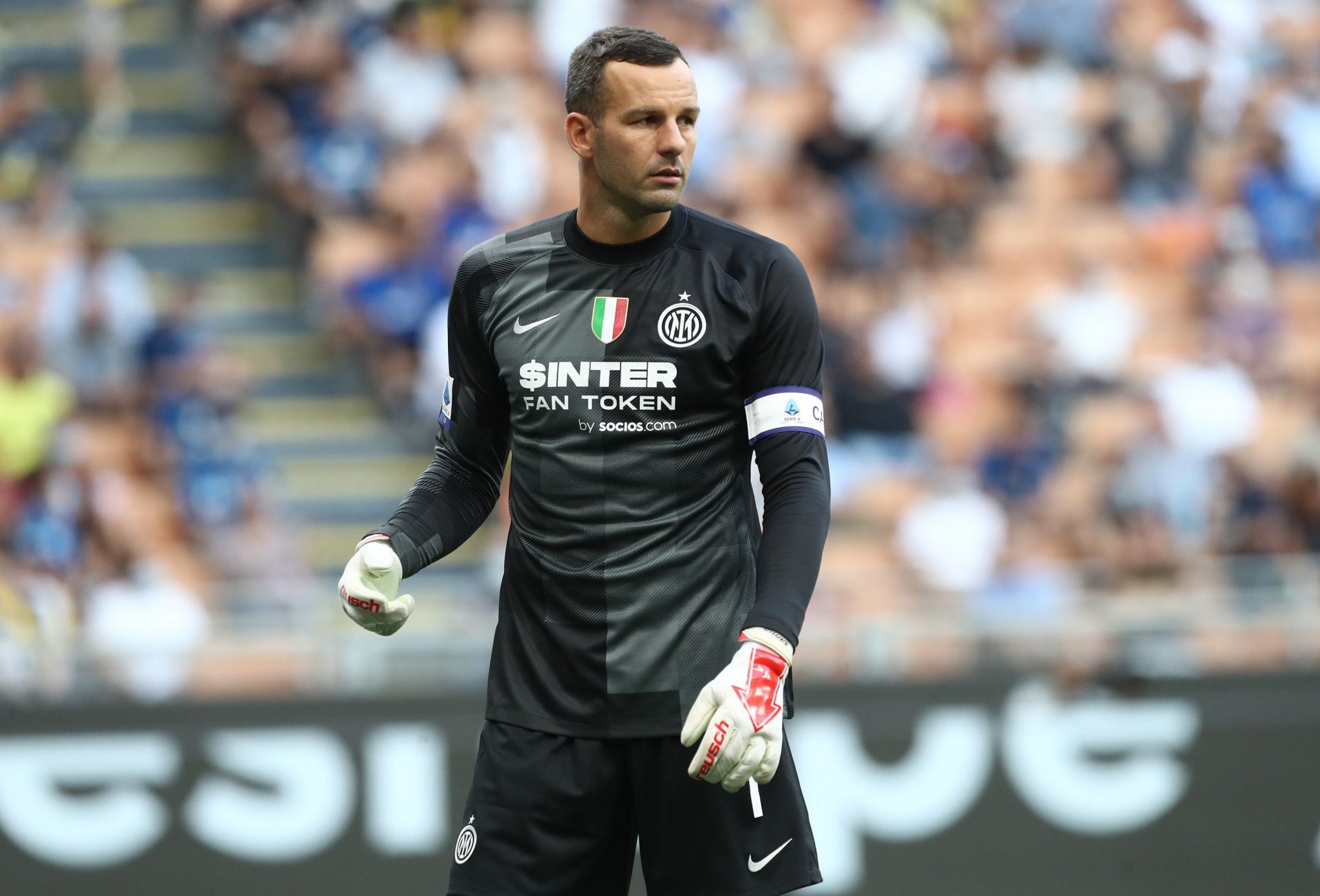 Photo - Inter Congratulate Captain Samir Handanovic For 10th Place ...