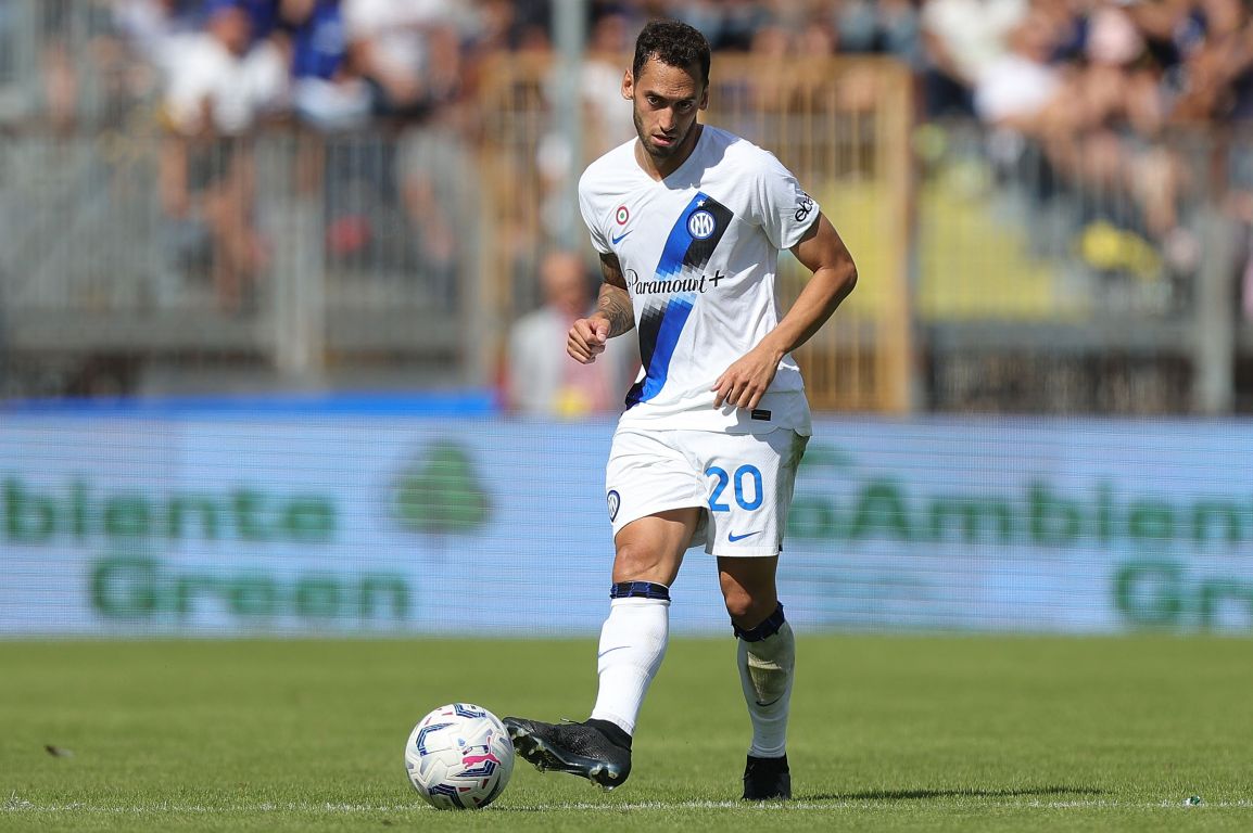 Inter midfielder Hakan Calhanoglu shares pics from Turkey training