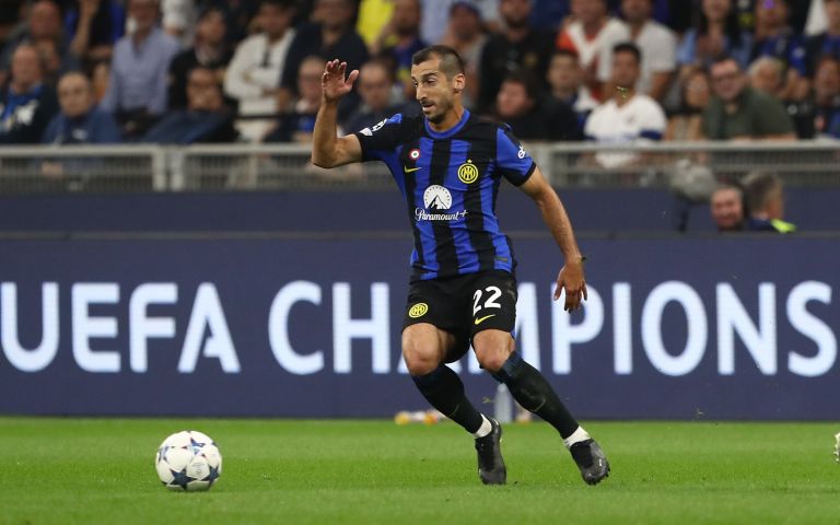 Inter midfielder Henrikh Mkhitaryan celebrates UCL knockout qualification