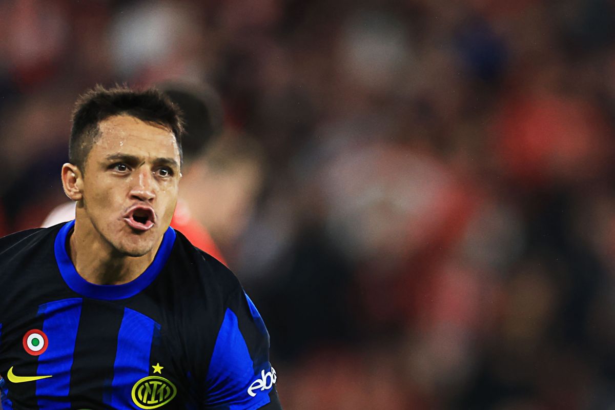 Inter forward Alexis Sanchez celebrates 3-0 Chile win vs Albania