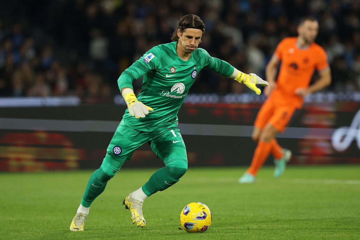 Inter goalkeeper Yann Sommer celebrates Serie A win vs Salernitana