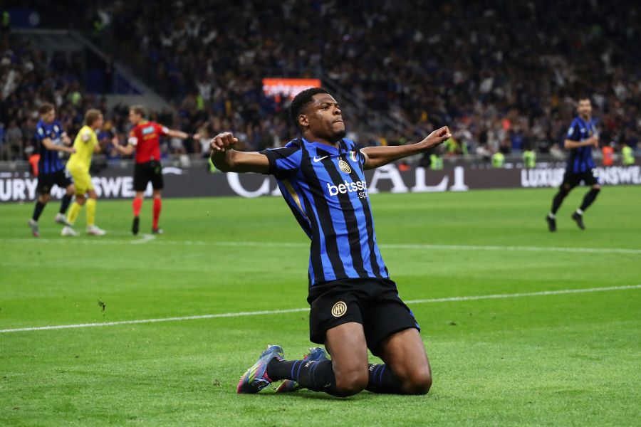 Denzel Dumfries celebrates thumping head in Inter Milan 2-2 Lazio draw