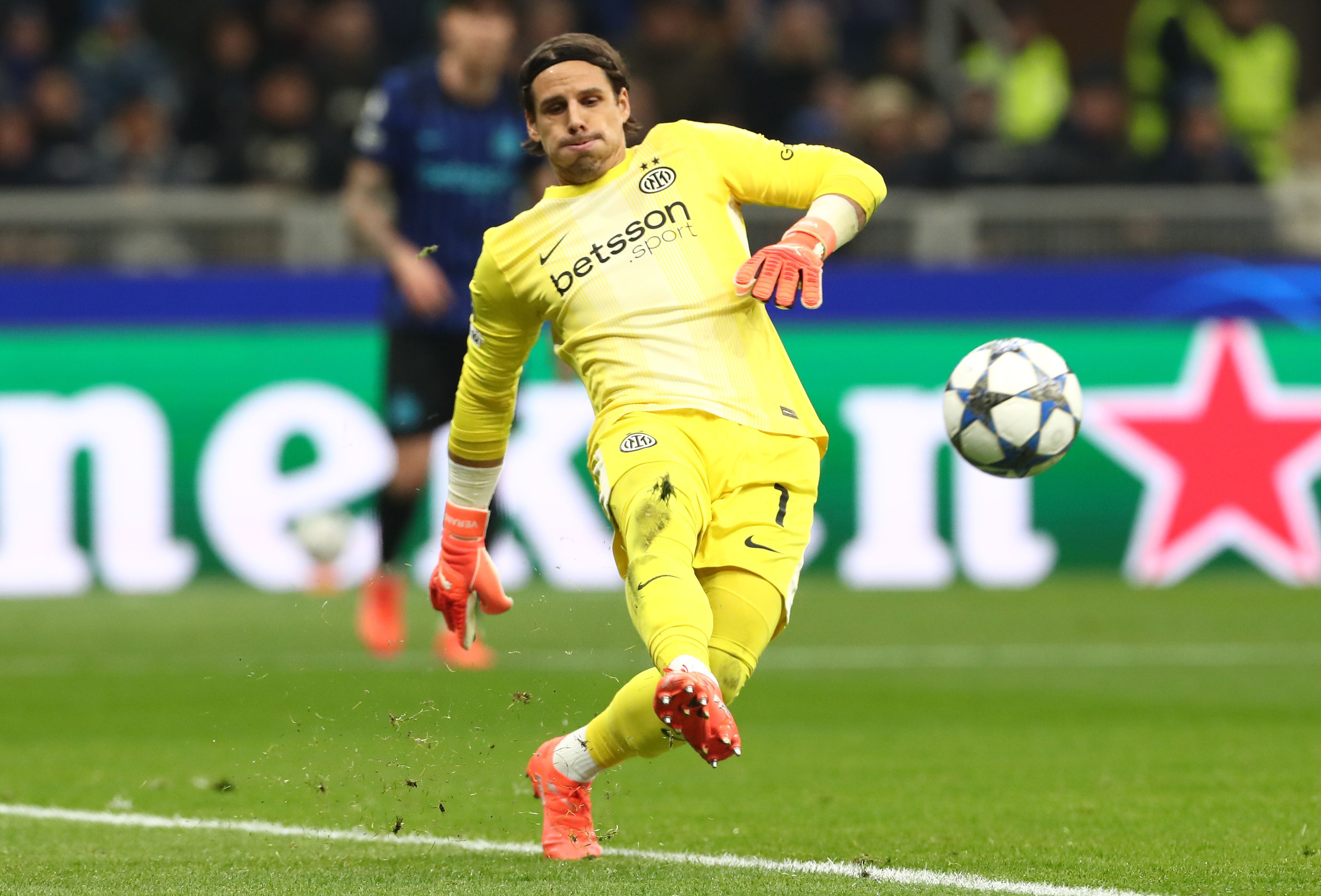 Inter Milan 1-3 Arsenal - Thuram & Sommer not up to the task